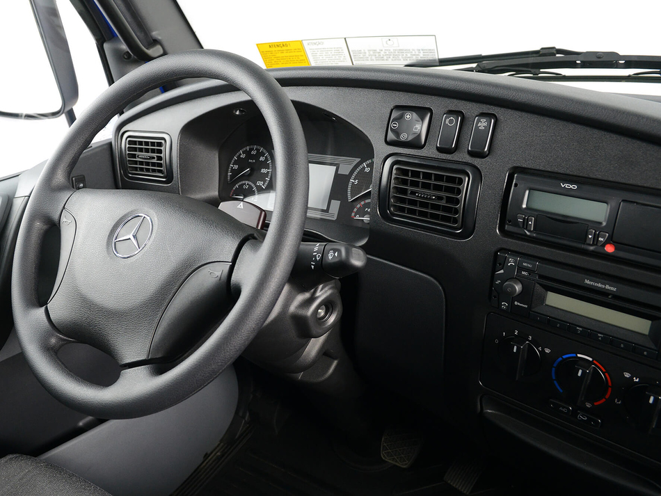 Accelo 1016 4x2 Plataforma - é na Enzo Caminhões