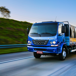 Accelo 1016 4x2 Plataforma - é na Enzo Caminhões