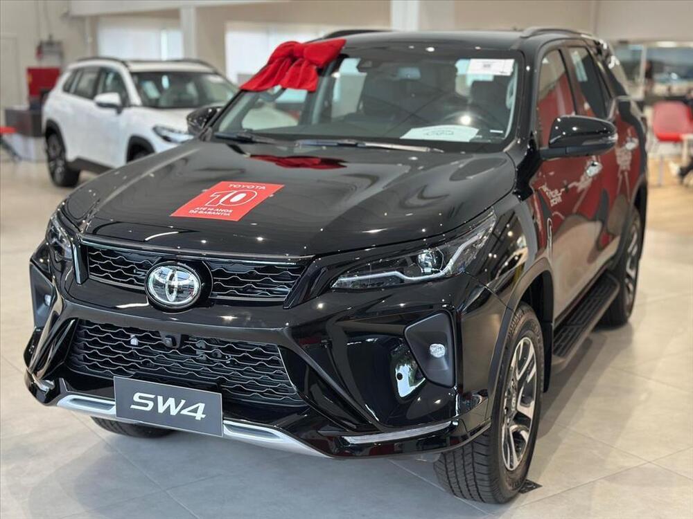 HILUX SW4 2.8 D-4D TURBO DIESEL SRX PLATINUM 7L 4X4 AUTOMÁTICO 2026 por ...